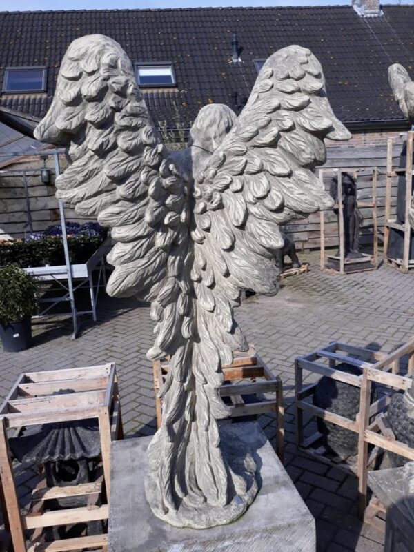 Tuinbeeld staande Engel groot | Hoogwaardige gietsteen | Eliassen.nl