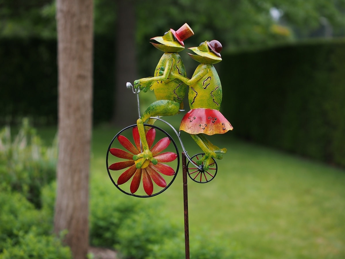 Garden plugs with 2 frogs on a bicycle - Eliassen Home&Gardenpleasure